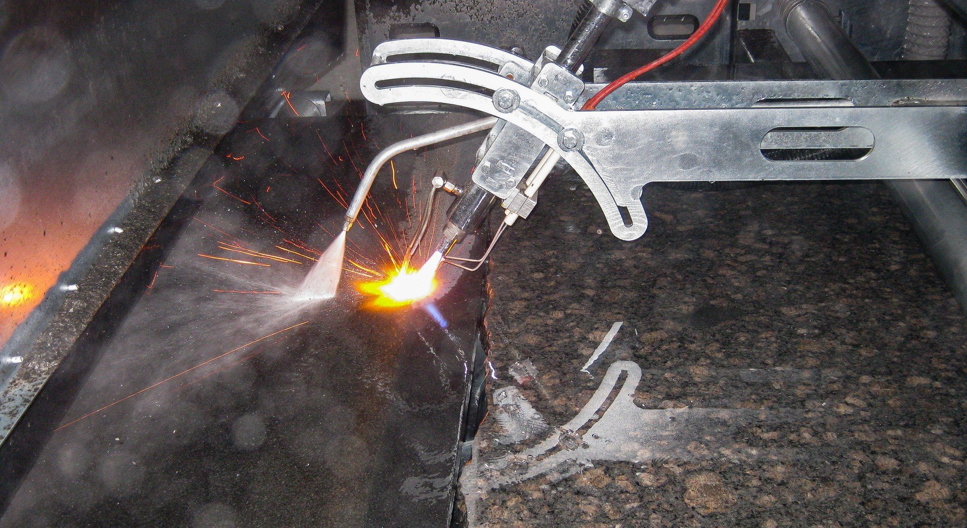 Differences between torch flaming and water flaming - Eurostone Machine USA